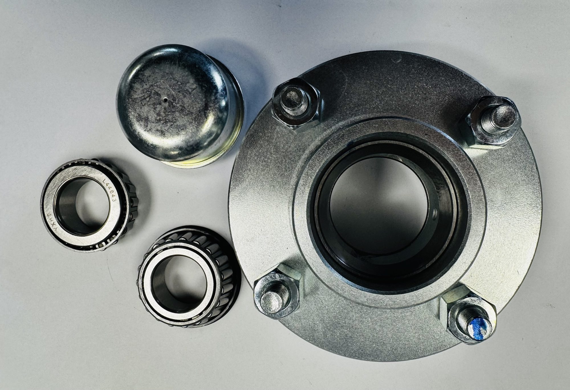 COMPLETE HUB 1″ TAPER ROLLER 4×4″ PCD – Snipe Trailers