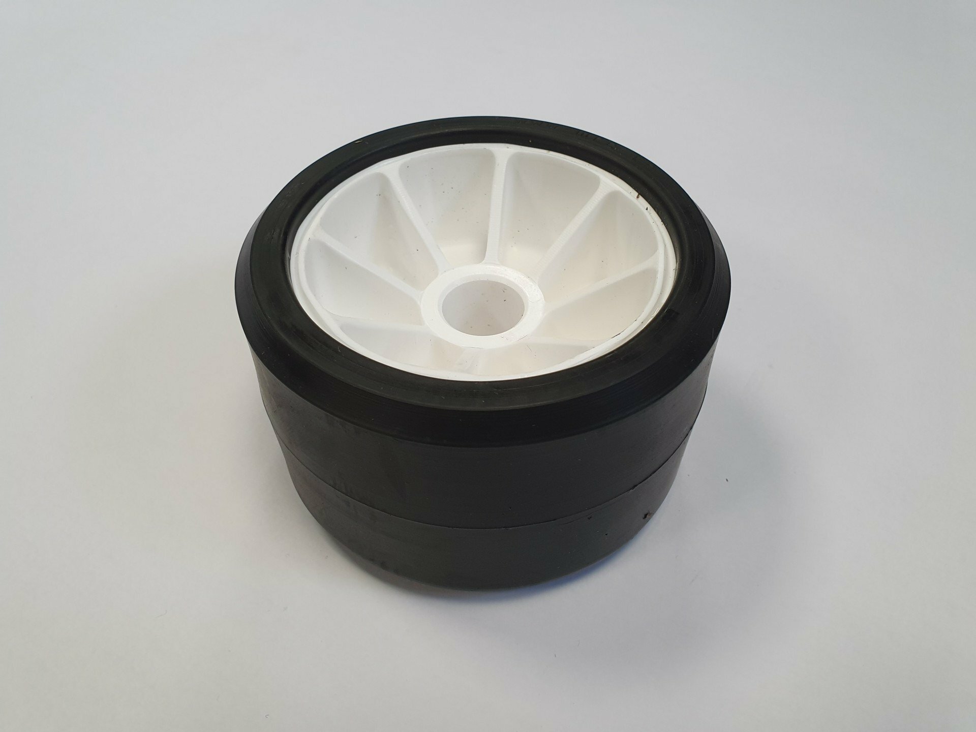 Roller Black & White Fixed – Snipe Trailers