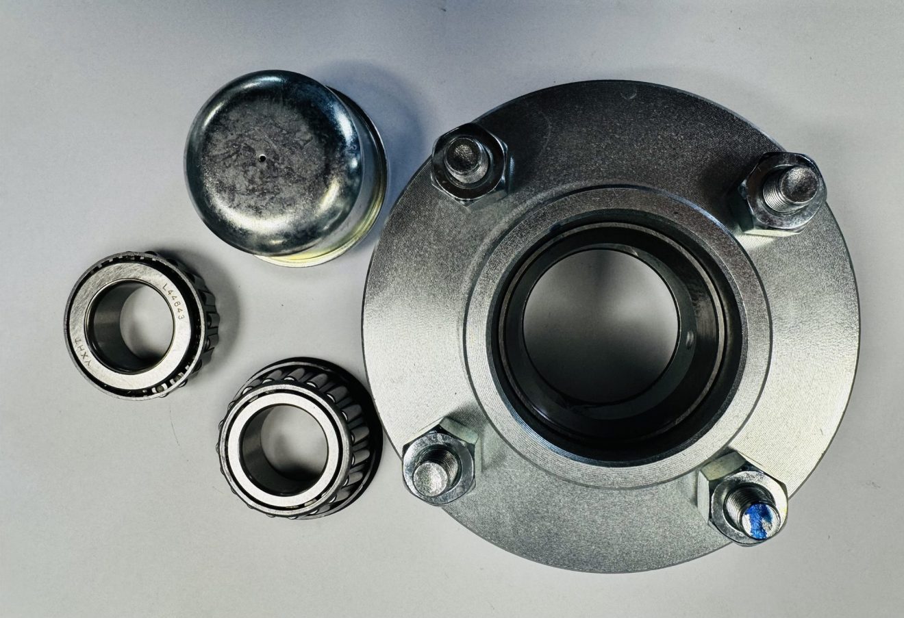 COMPLETE HUB 1″ TAPER ROLLER 4×4″ PCD – Snipe Trailers